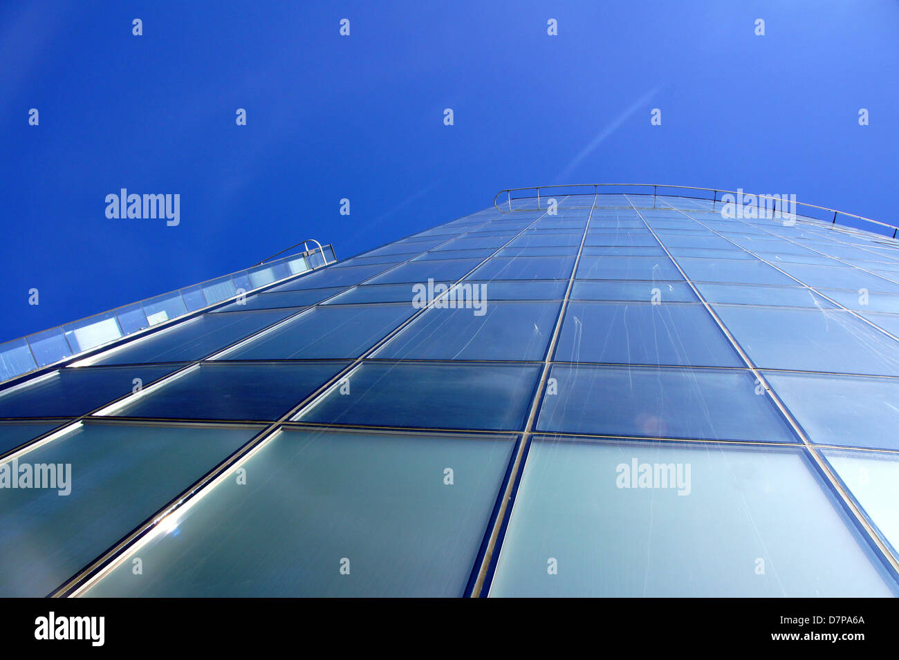 Glass building sky architecture hi-res stock photography and images - Alamy