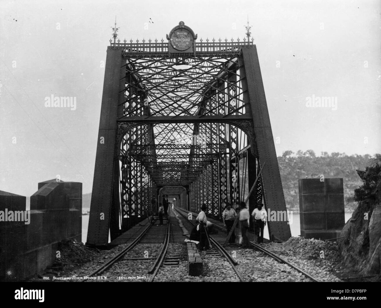 This black and white photograph from 1950 depicts the Hawkesbury River ...