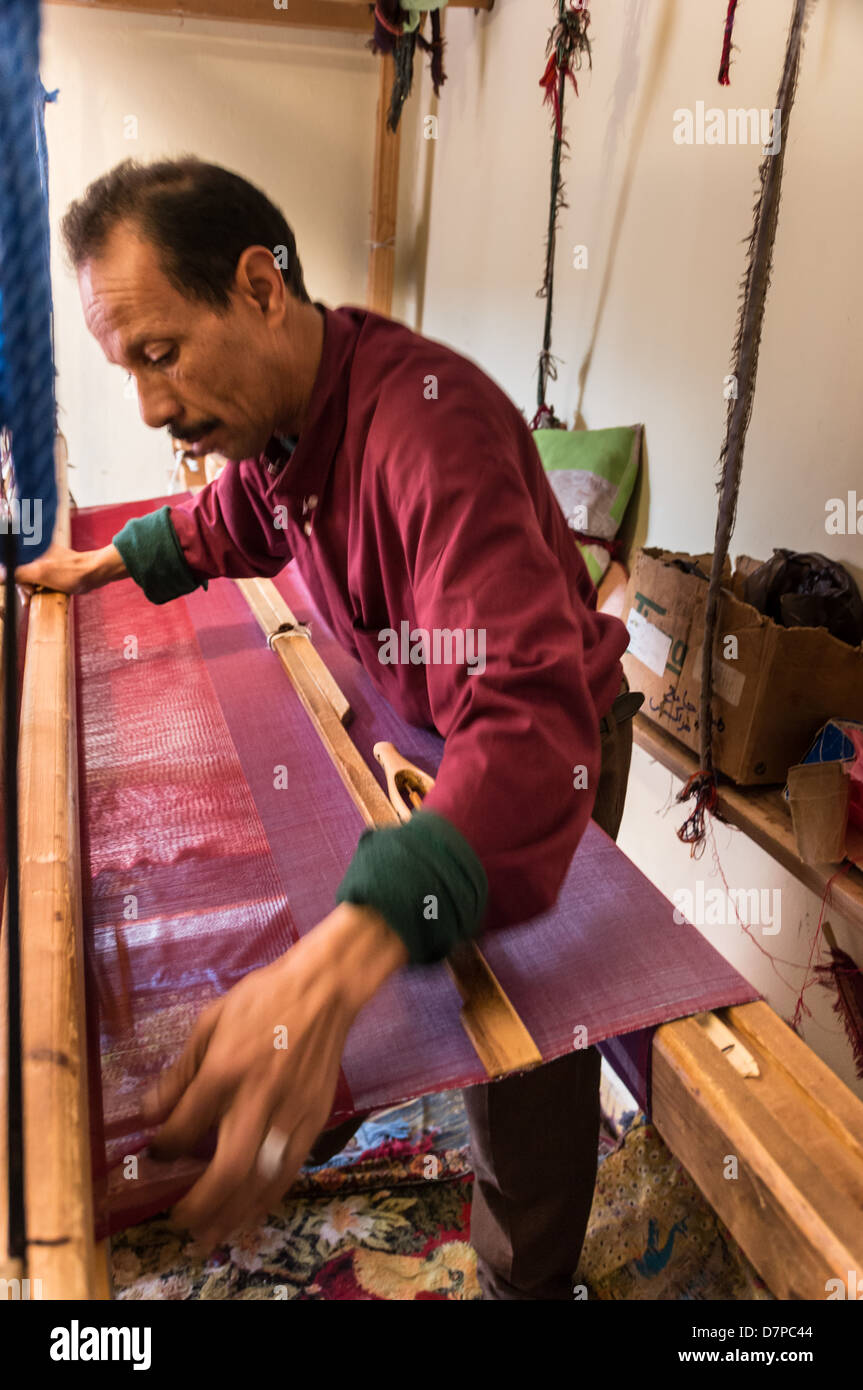 Shawl weaver hi-res stock photography and images - Alamy