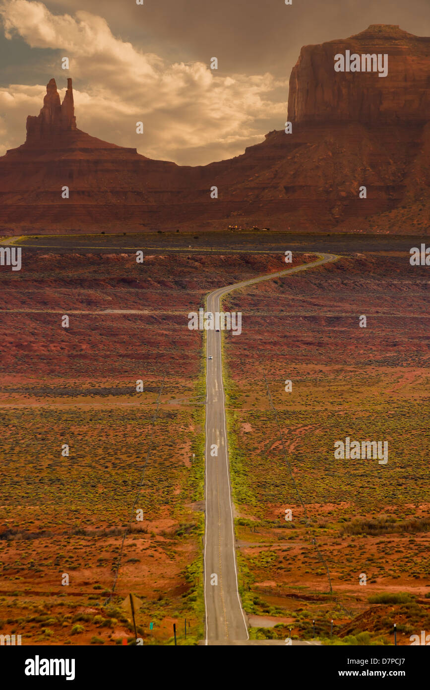 Road leading monument valley hi-res stock photography and images - Alamy