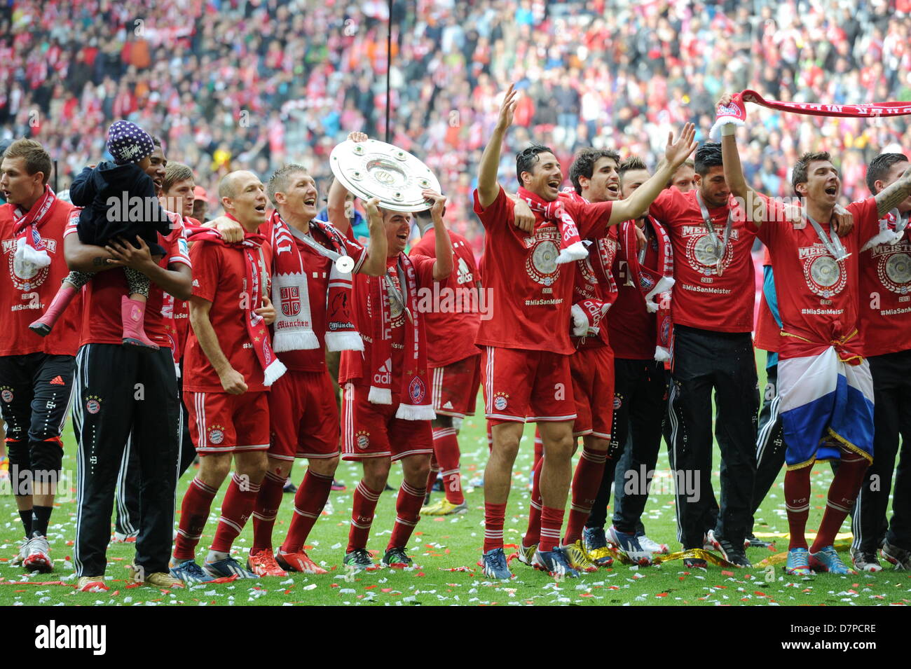 Players of Bayern Munich celebrate with the championship shield after ...