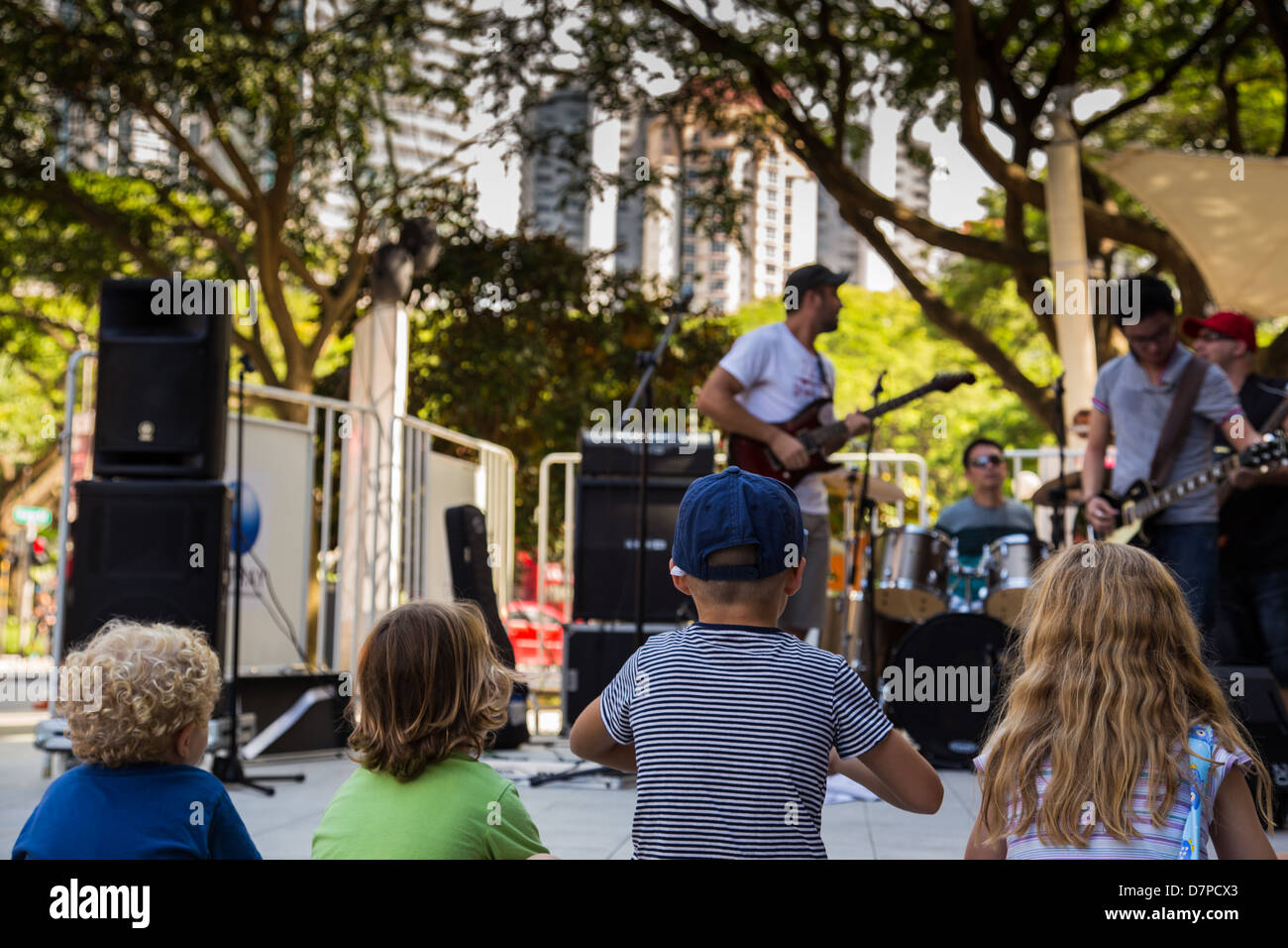 Children singing with guitar hi-res stock photography and images - Alamy