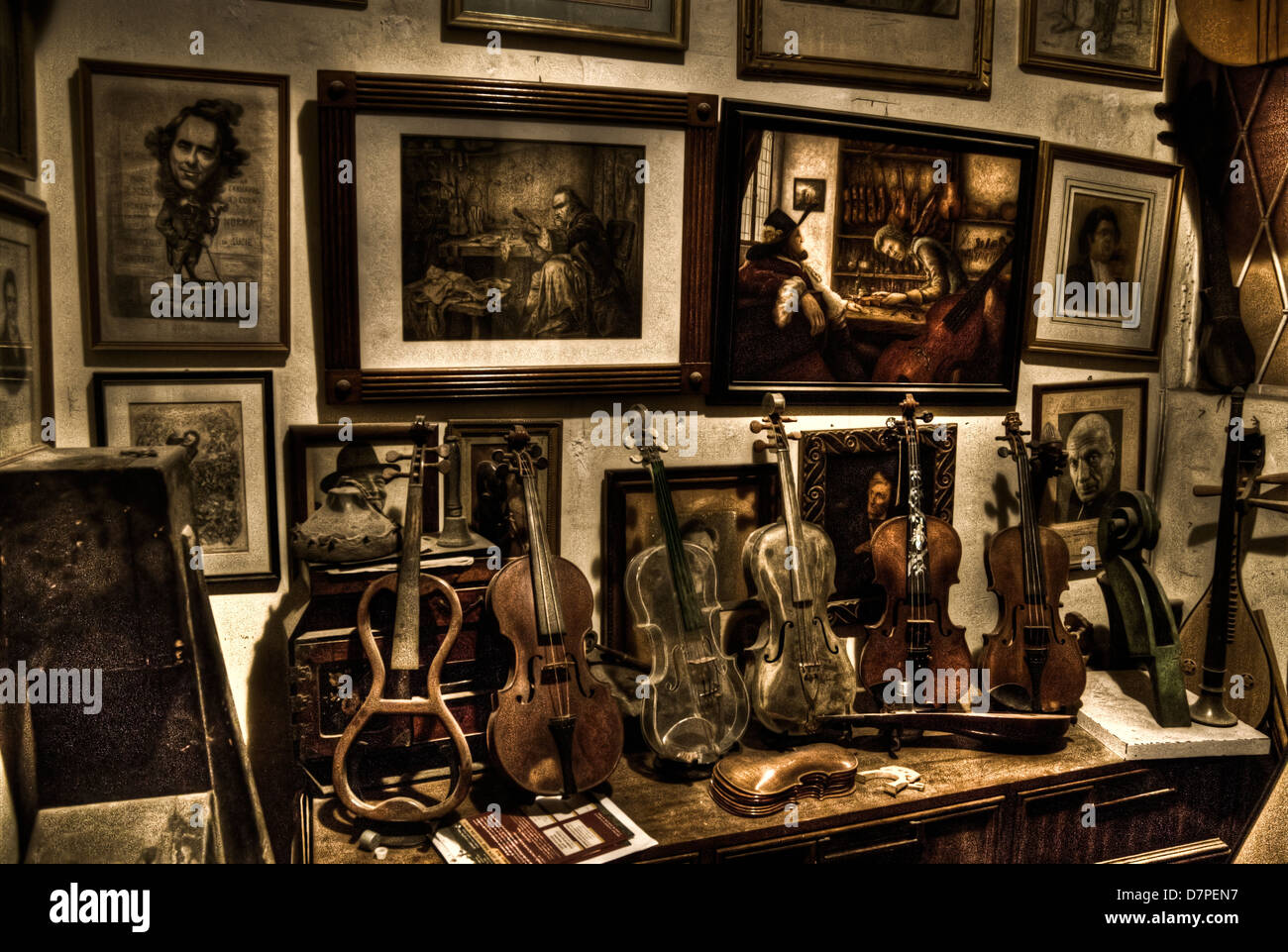 Violin workshop repairs hi-res stock photography and images - Alamy