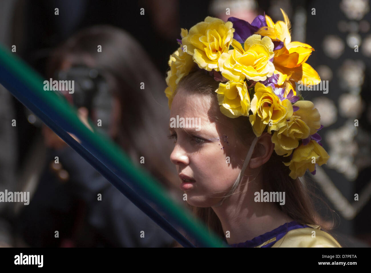Dance around maypole hi-res stock photography and images - Alamy