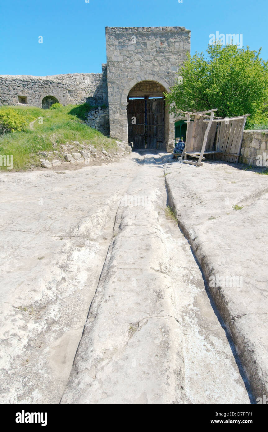 The main gate, Çufut Qale, Chufut-Kale (Jewish Fortress) Crimea ...
