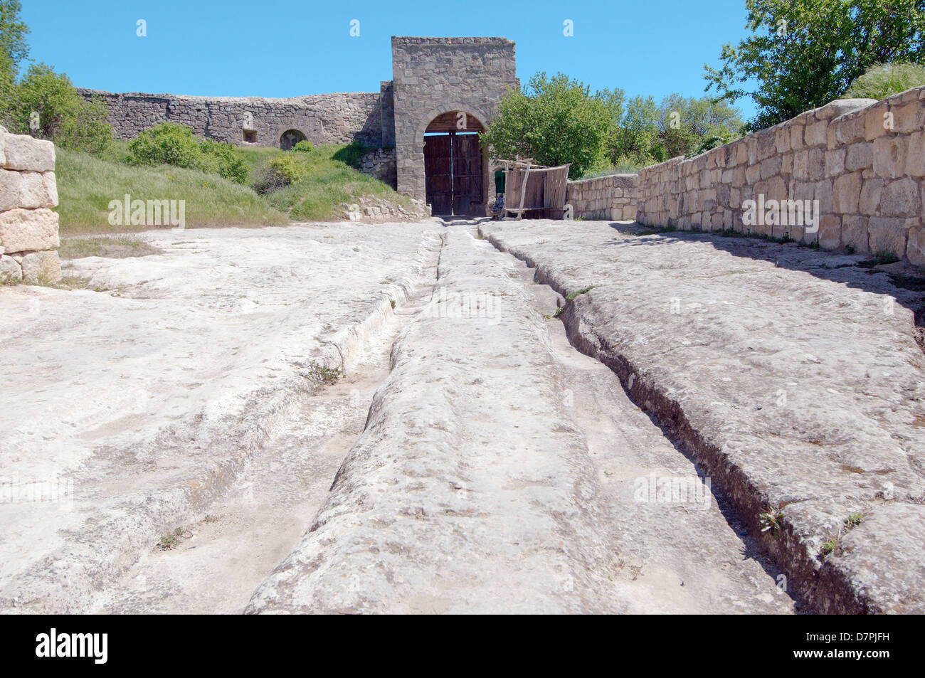 The main gate, Çufut Qale, Chufut-Kale (Jewish Fortress) Crimea ...