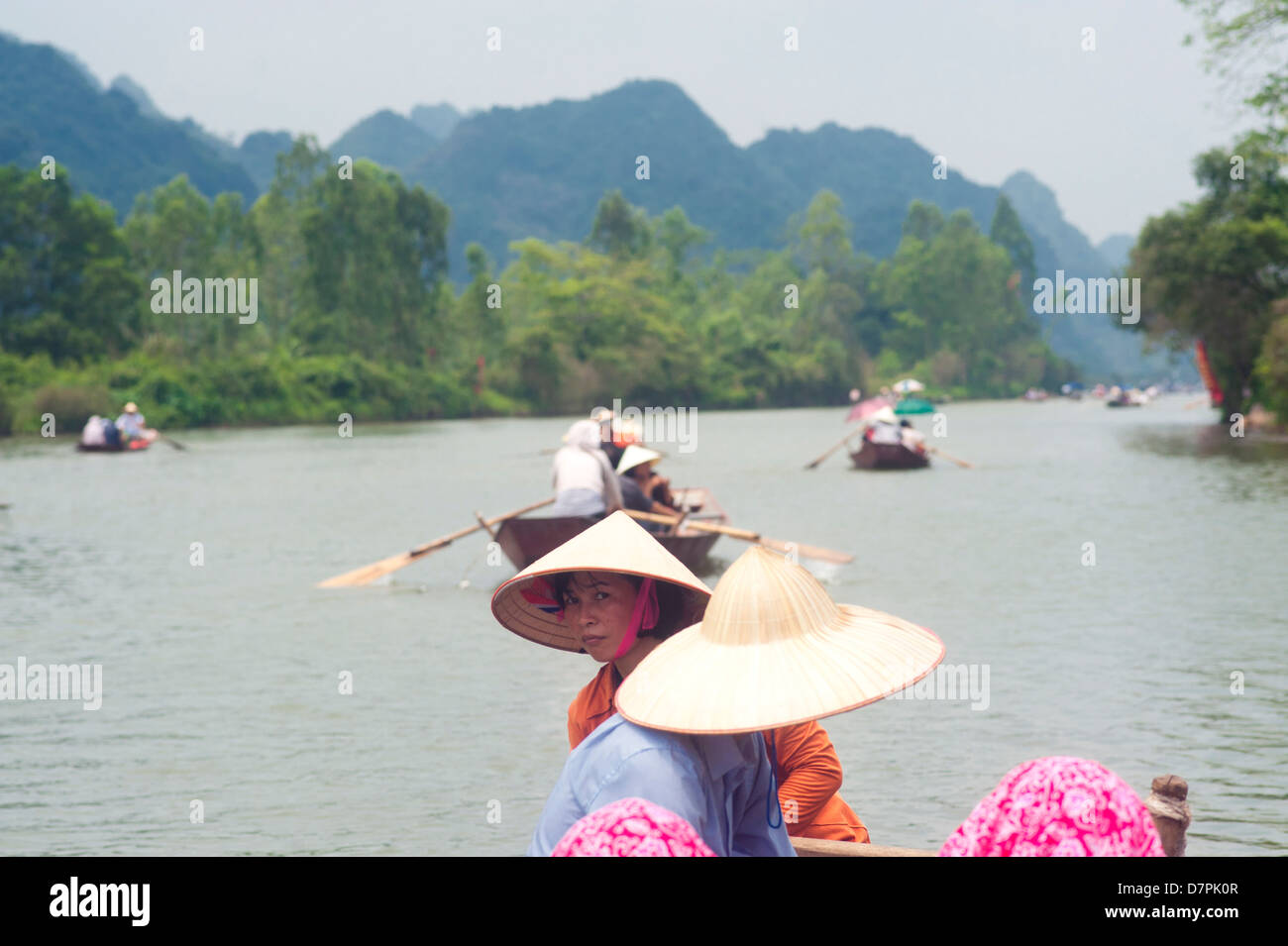 Vietnam - Rowing boat on Yen Vy River; Huong Pagoda Stock Photo - Alamy