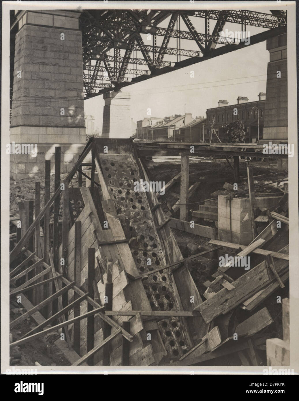 The construction of the Sydney Harbour Bridge, one of Australia's most ...