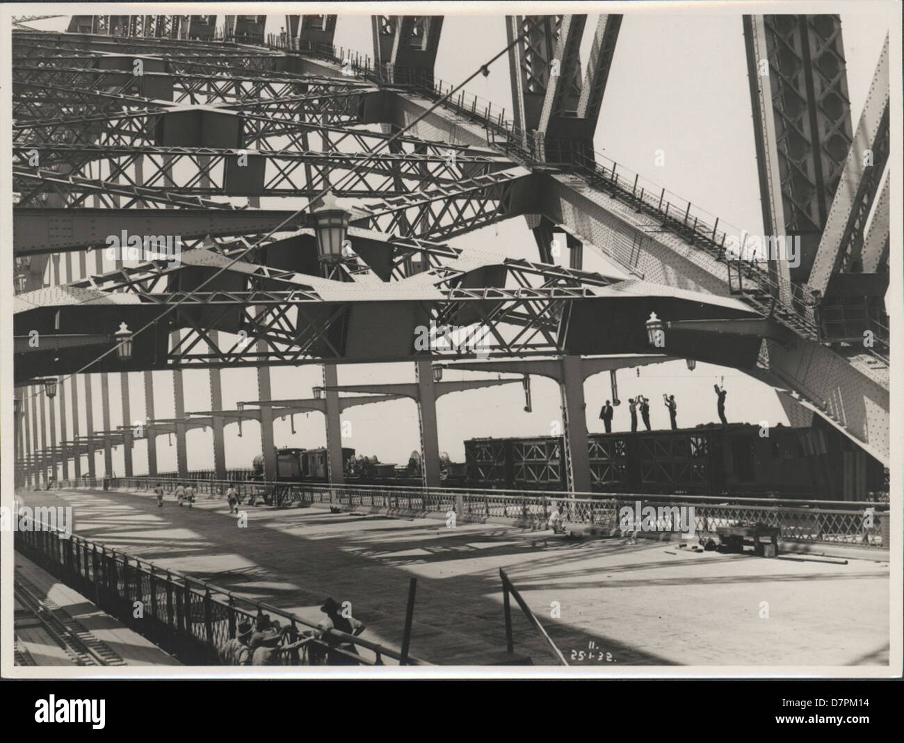 This historical photograph captures the construction of the Sydney ...