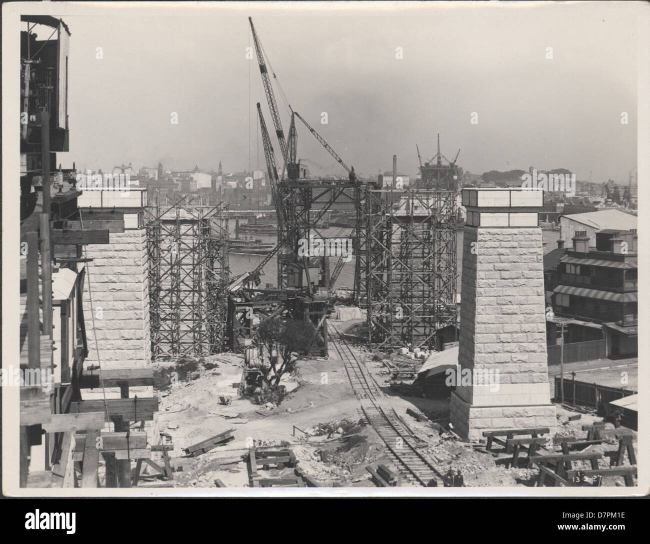The construction of the Sydney Harbour Bridge, one of Australia's most ...