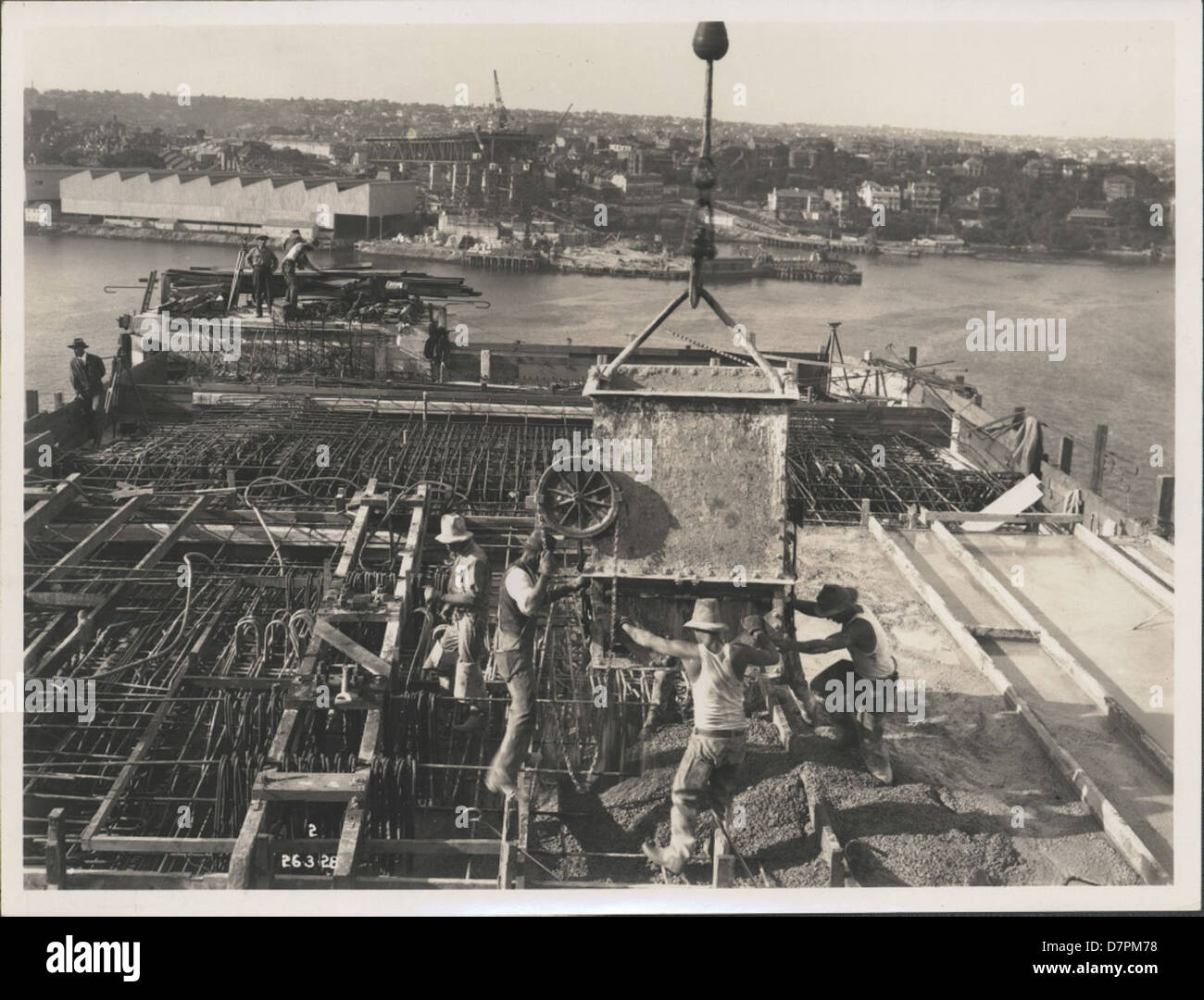 The construction of the Sydney Harbour Bridge, one of Australia's most ...