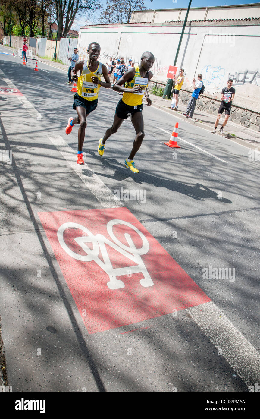 Marathon runners during Prague International Marathon Stock Photo - Alamy