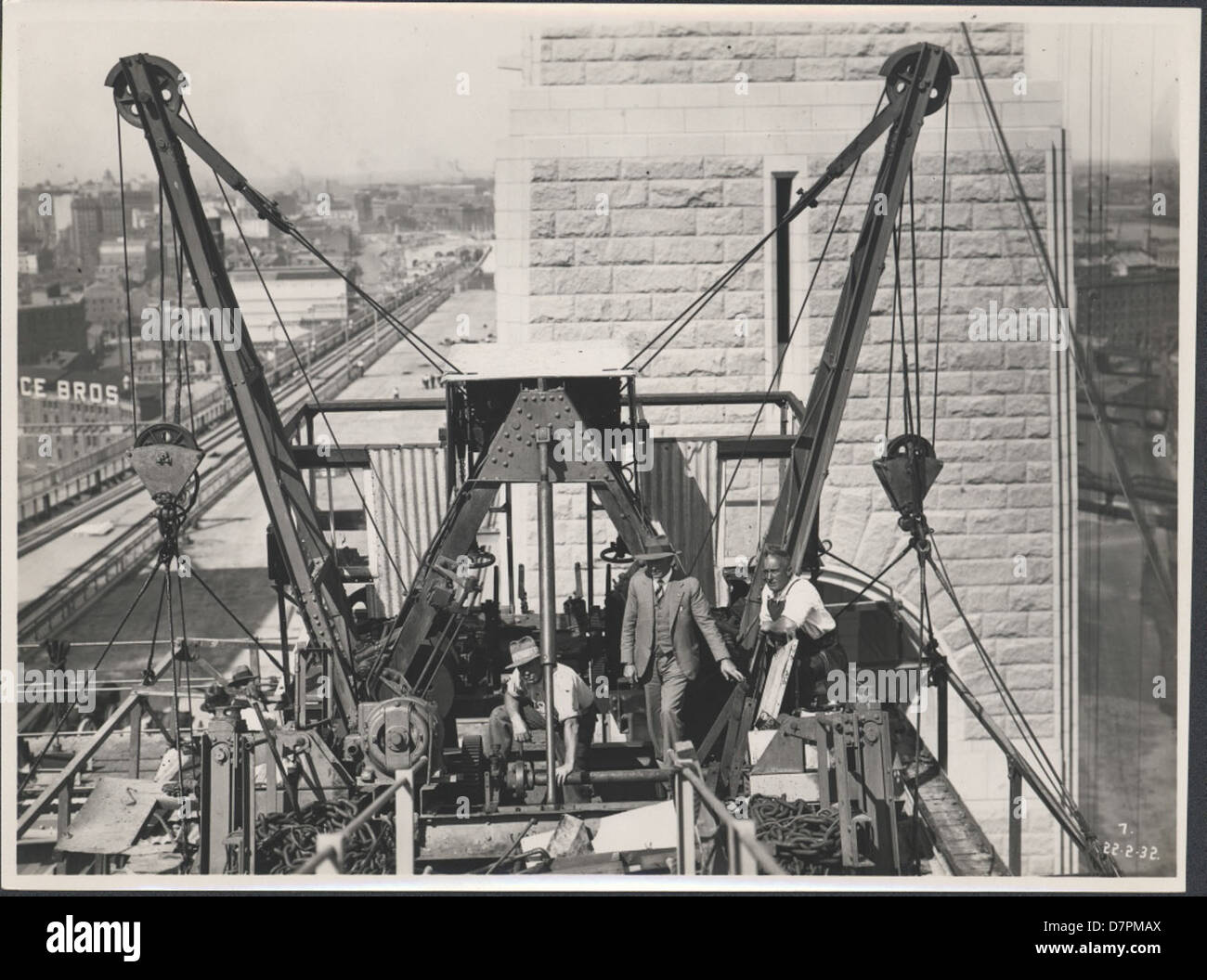 The construction of the Sydney Harbour Bridge, one of Australia's most ...