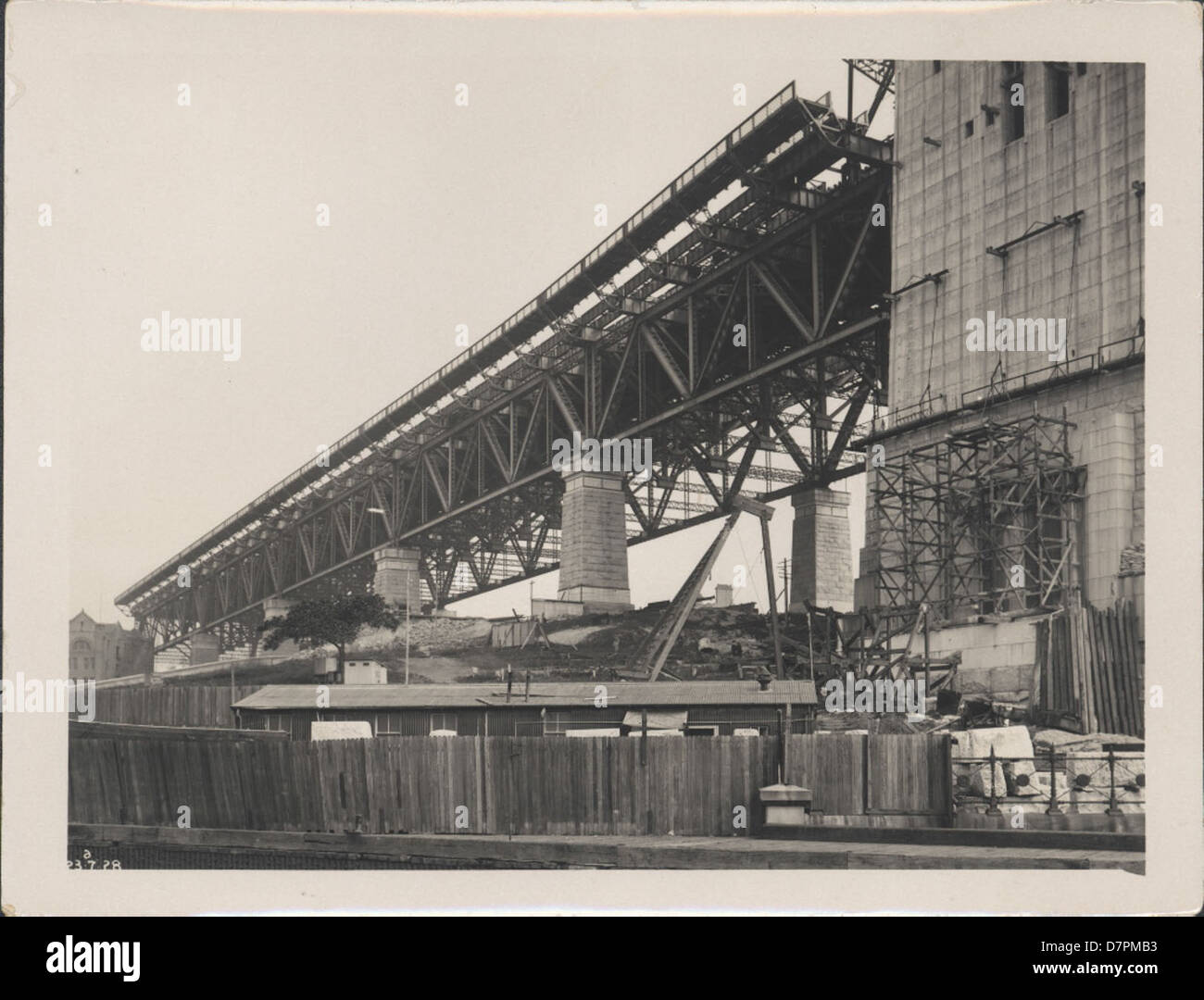 The construction of the Sydney Harbour Bridge, one of Australia's most ...