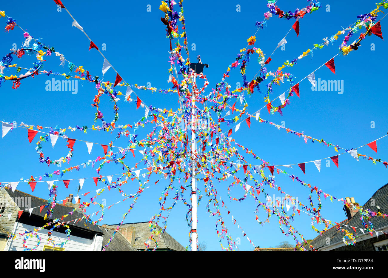 Maypole hi-res stock photography and images - Alamy