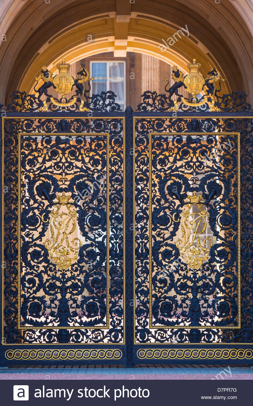 Gate Of Buckingham Palace Stock Photos & Gate Of Buckingham Palace ...