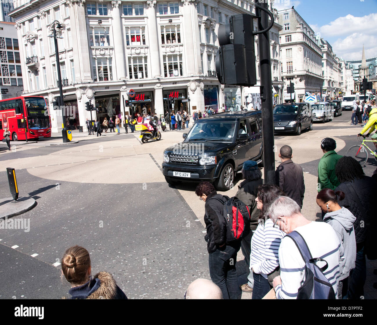 Diagonal crossing hi-res stock photography and images - Alamy