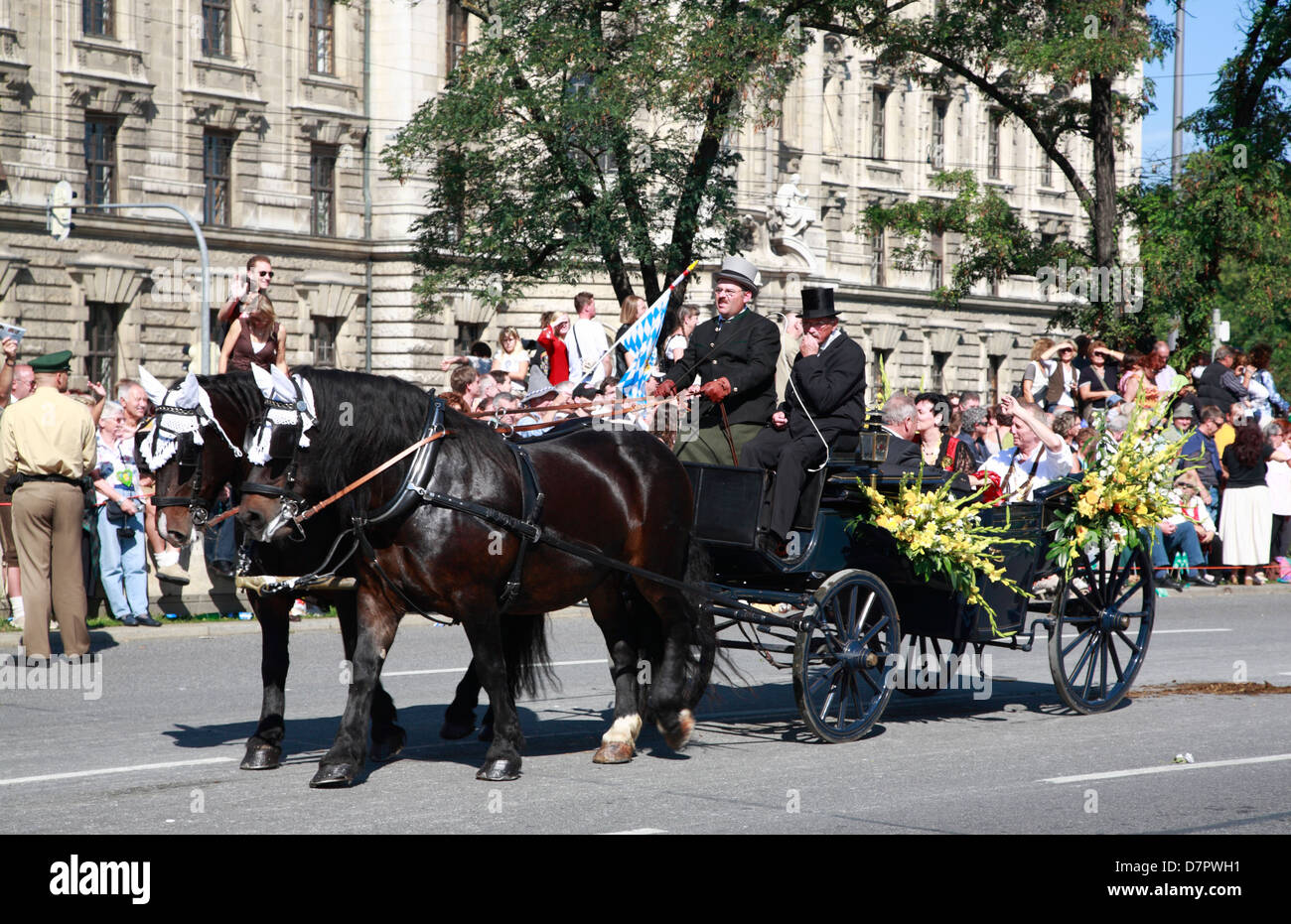 Traditional bavarian costume parade at the Oktoberfest, Octoberfest ...