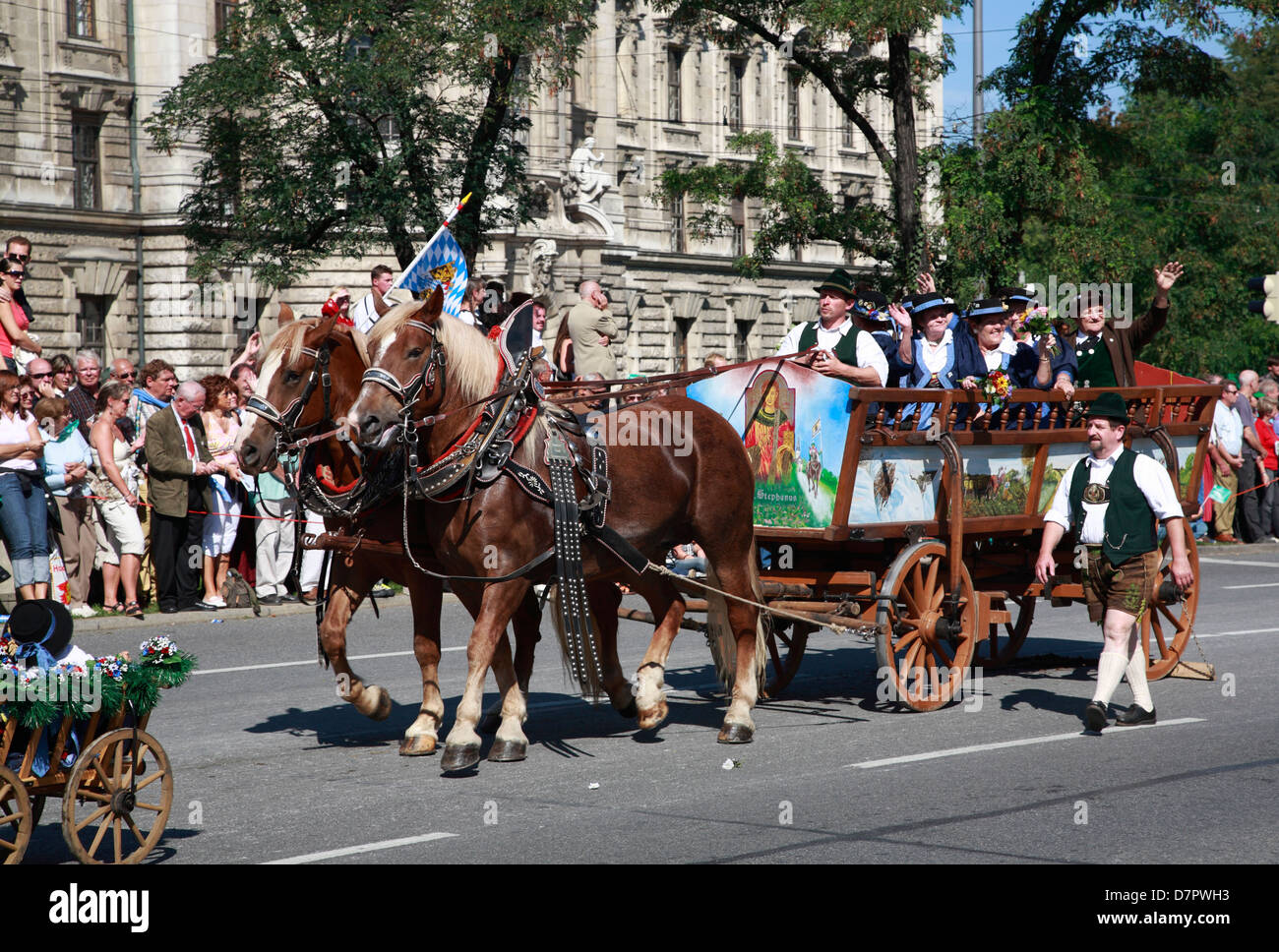 Traditional bavarian costume parade at the Oktoberfest, Octoberfest ...