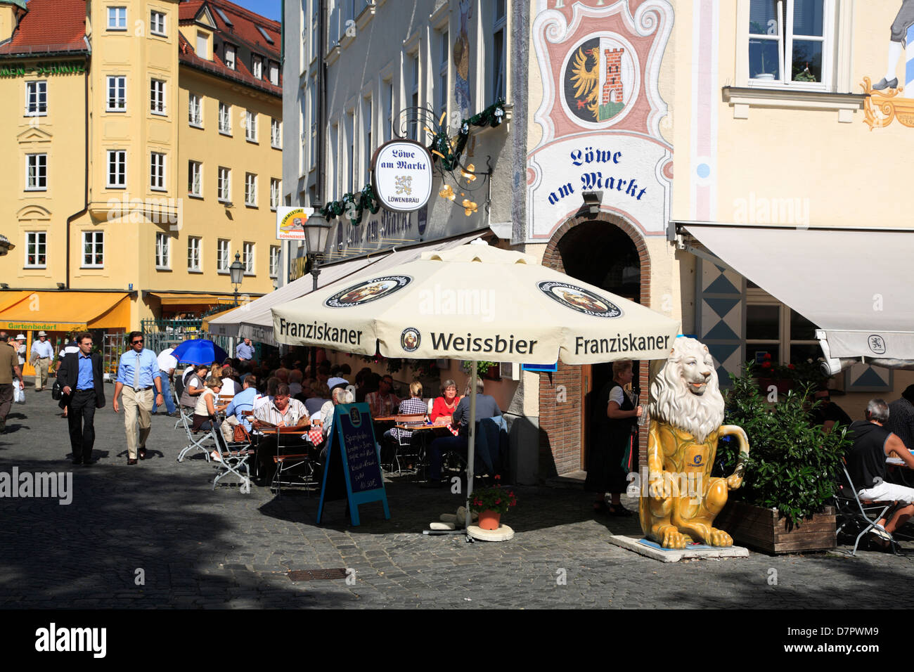 Traditional Restaurant LOEWE at Viktualienmarkt, Munich, Bavaria ...
