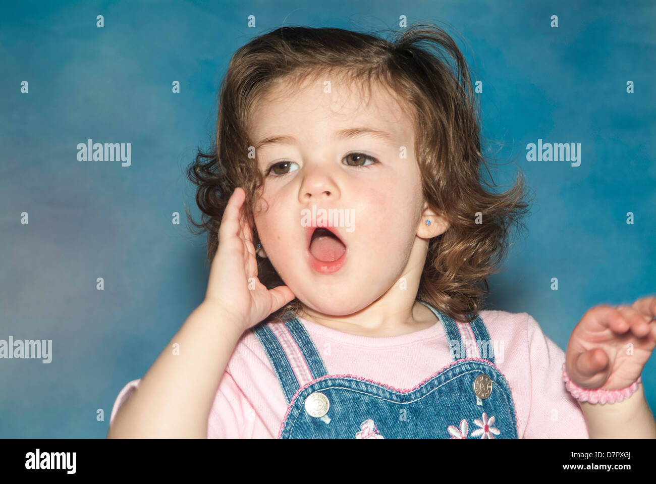 Young girl singing Stock Photo - Alamy