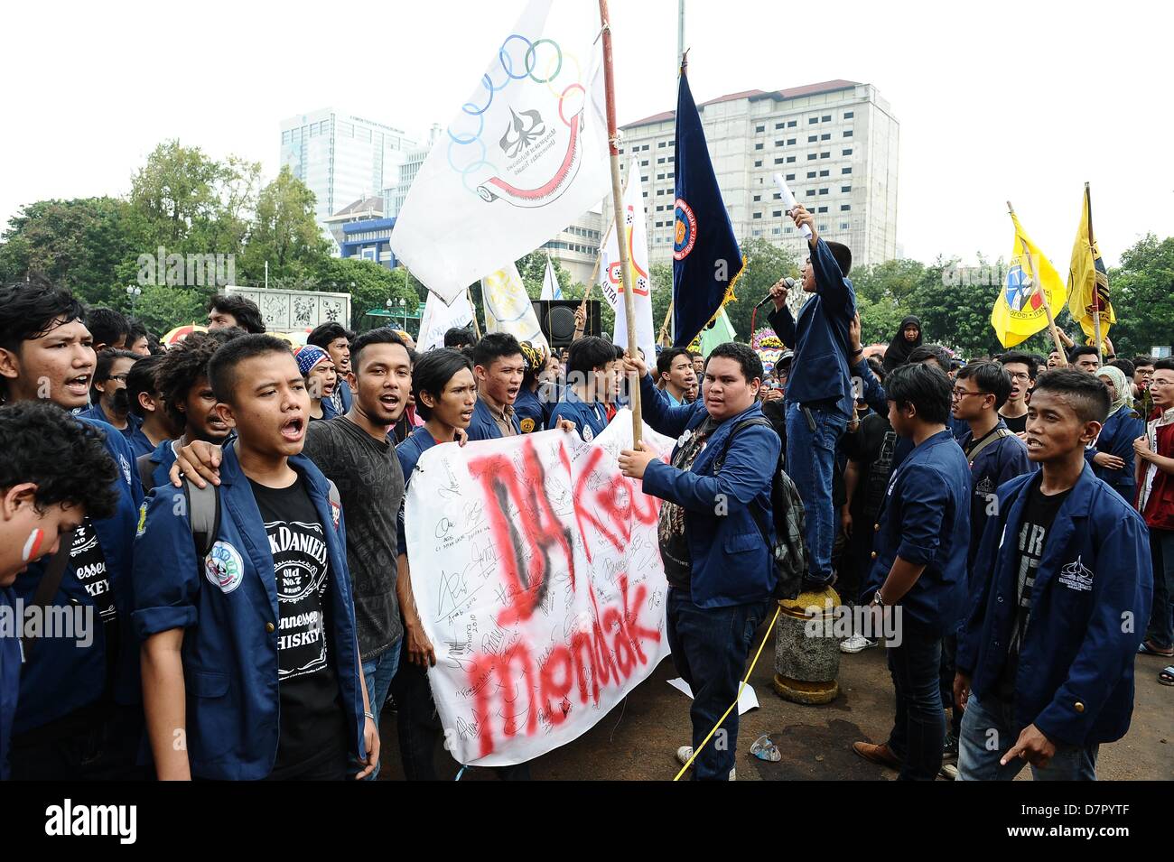 Jakarta, Indonesia. May 12, 2013. Hundreds of Trisakti University ...