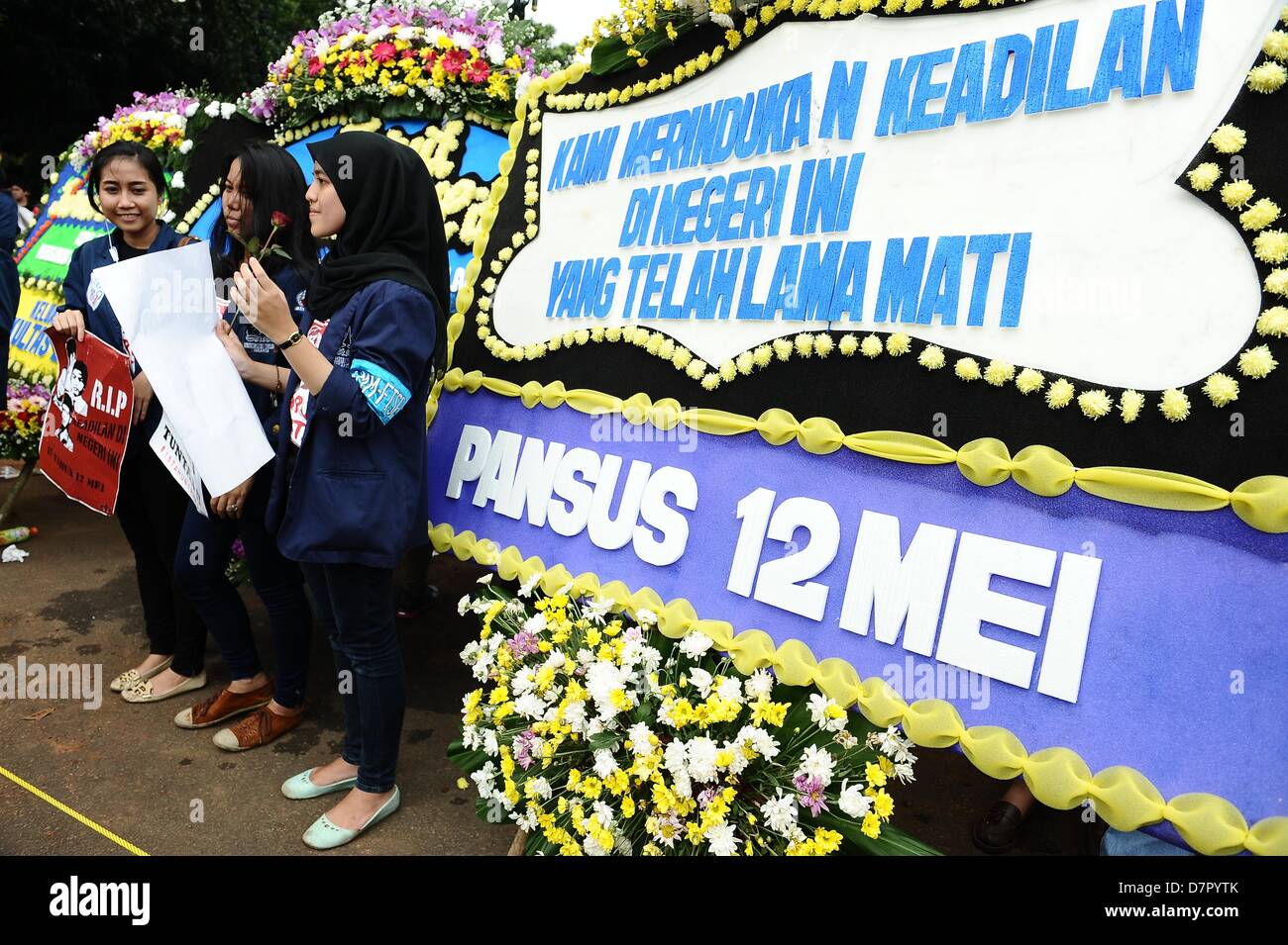 Jakarta, Indonesia. May 12, 2013. Hundreds of Trisakti University ...