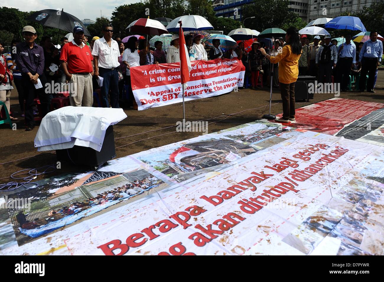 Jakarta, Indonesia. May 12, 2013. Hundreds of Trisakti University ...