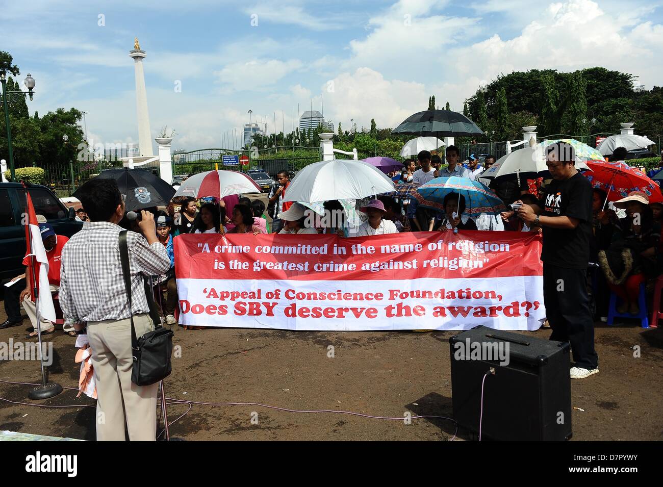 Jakarta, Indonesia. May 12, 2013. Hundreds of Trisakti University ...