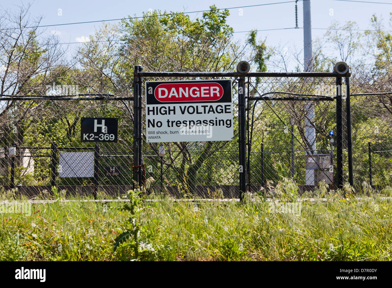 High voltage warning sign on fence Stock Photo - Alamy