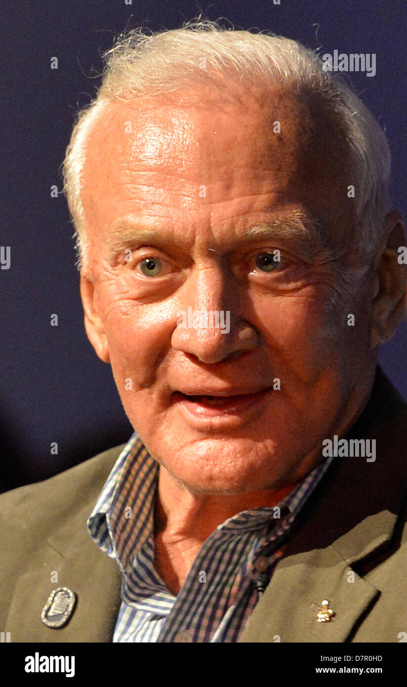 Nasa astronauts headshot headshots hi-res stock photography and images ...