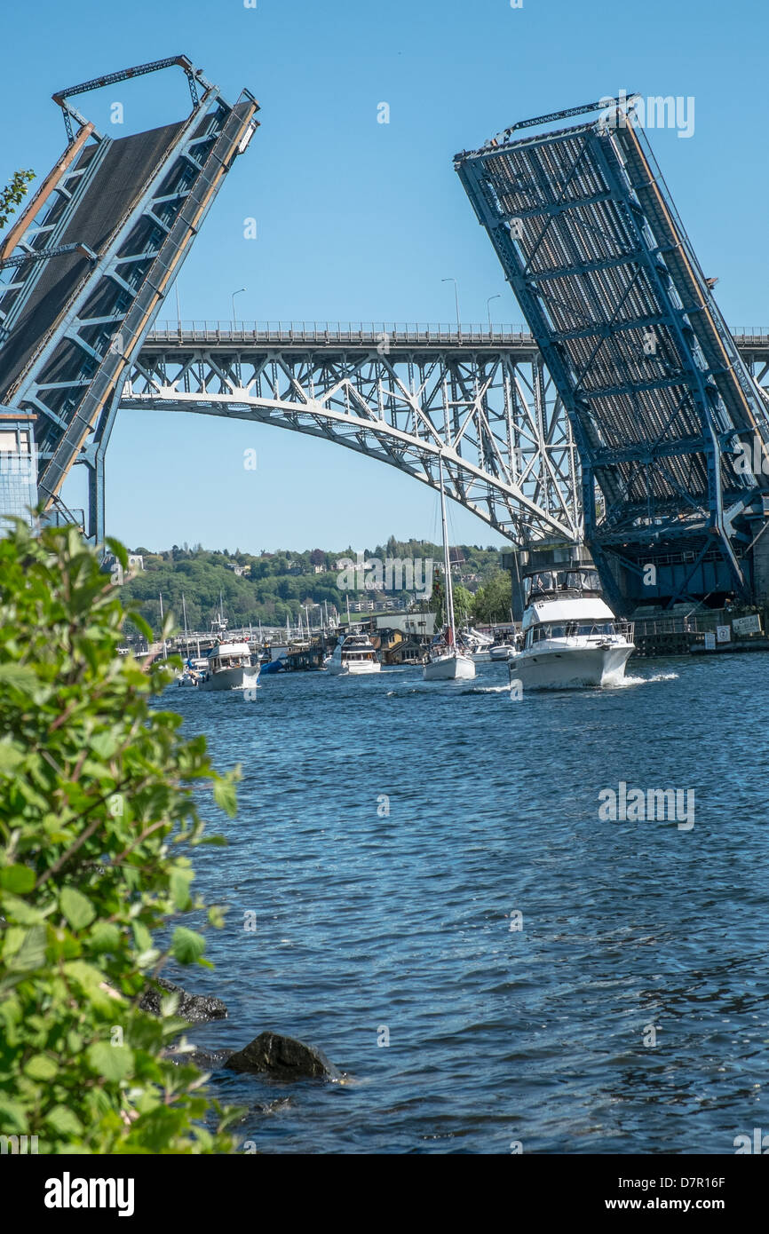 A draw bridge opens for boat traffic in Seattle Stock Photo - Alamy