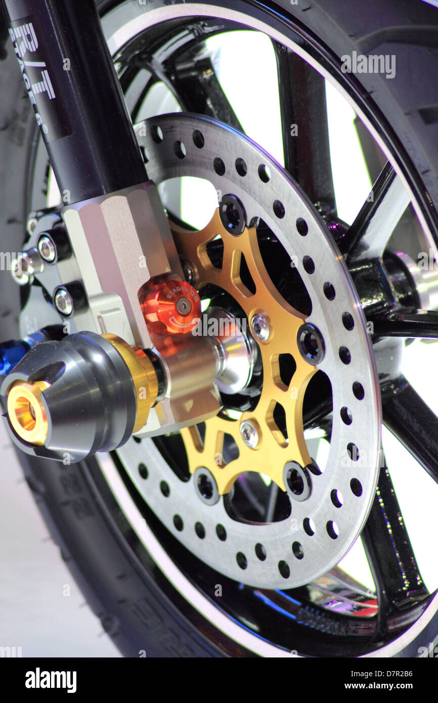 Chrome circle hi-res stock photography and images - Alamy