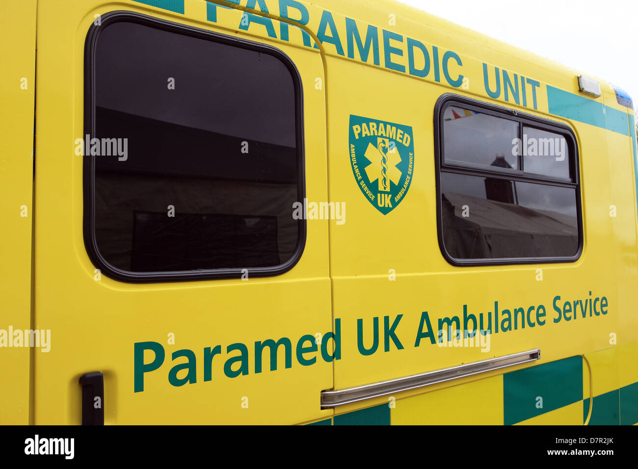 Uk ambulance hi-res stock photography and images - Alamy