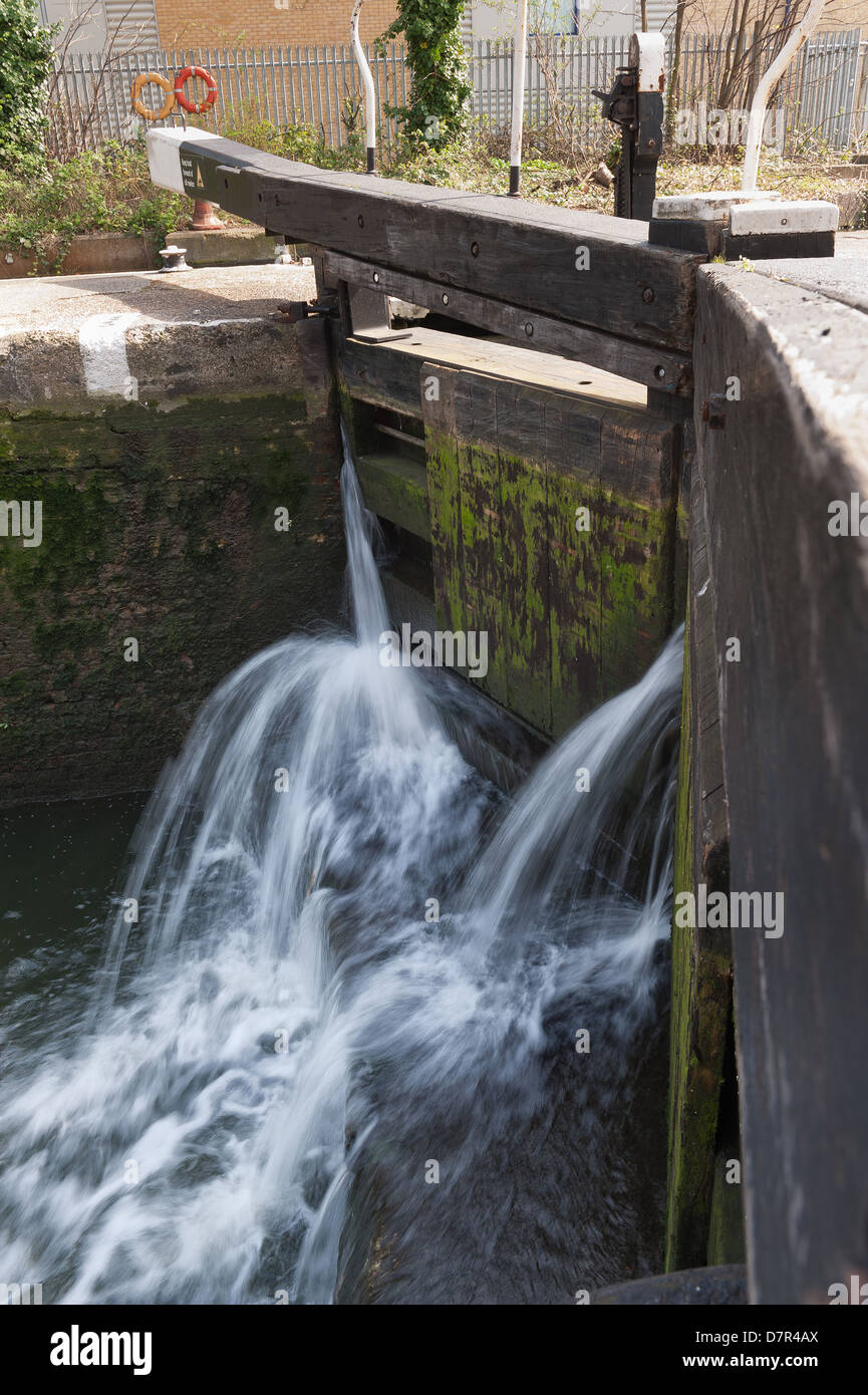 Regents canal in the heart of London leaking closed lock gates ...