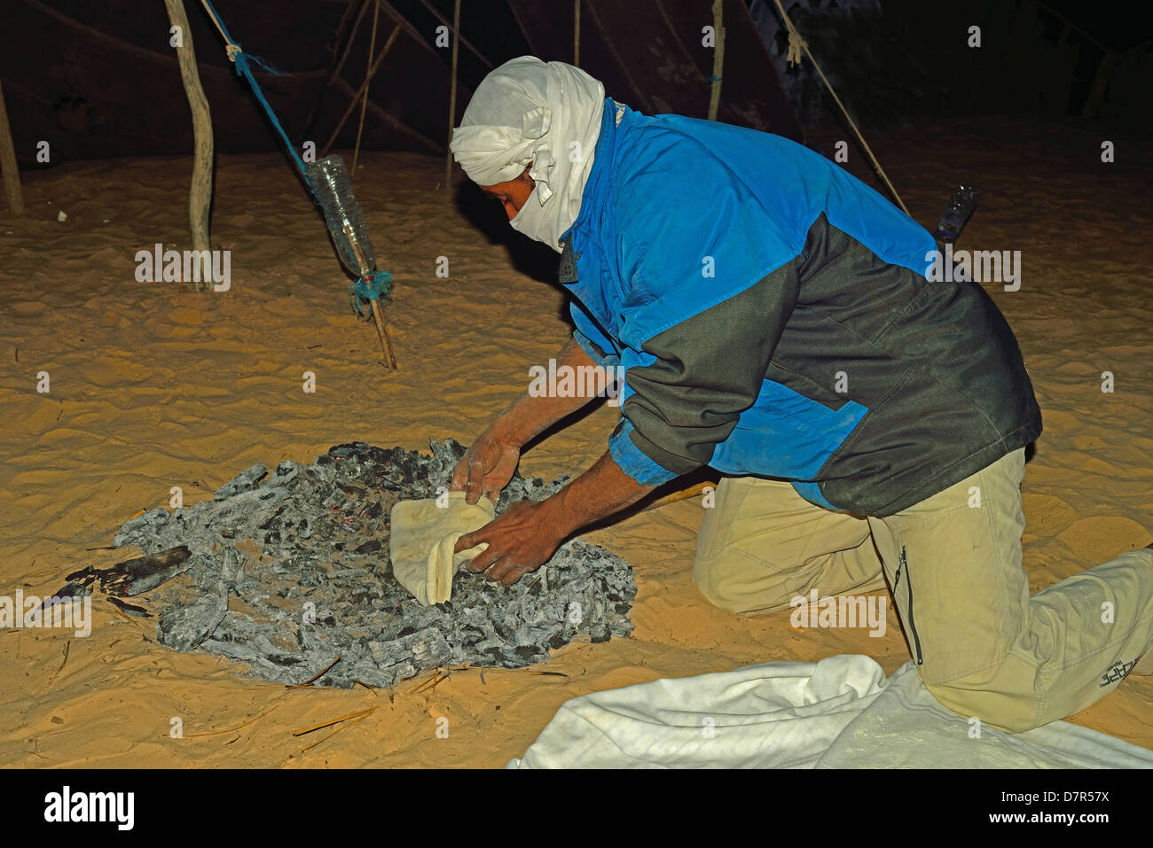 Bedouin baking bread hi-res stock photography and images - Alamy
