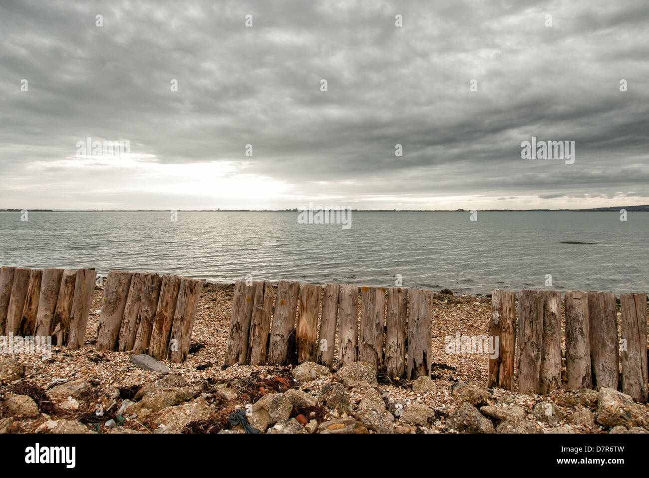 Wooden piles breakwater hi-res stock photography and images - Alamy