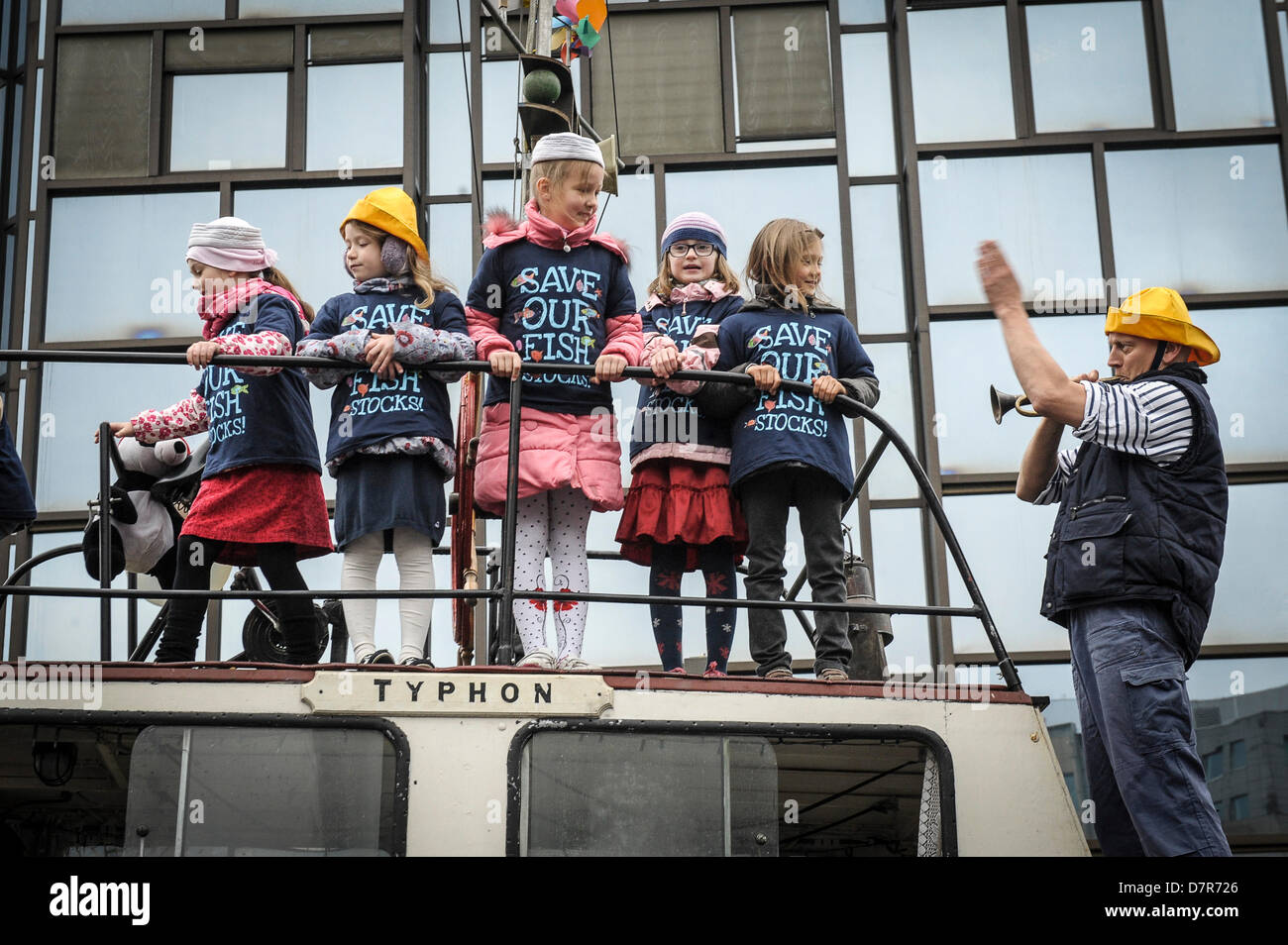 Wwf supporters hi-res stock photography and images - Alamy