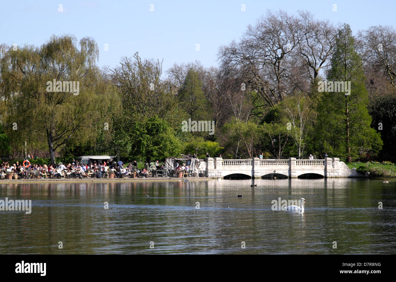 Hyde park london spring hi-res stock photography and images - Alamy