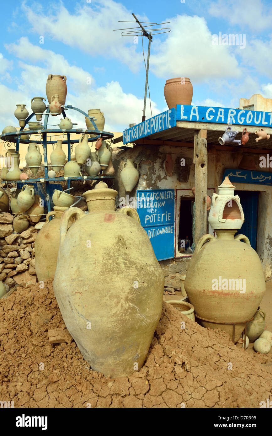 Al Guellala, Djerba, famous for its pottery Stock Photo - Alamy