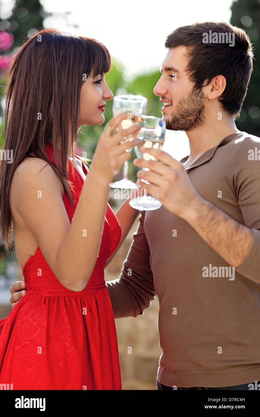 Young couple stare others hi-res stock photography and images - Alamy