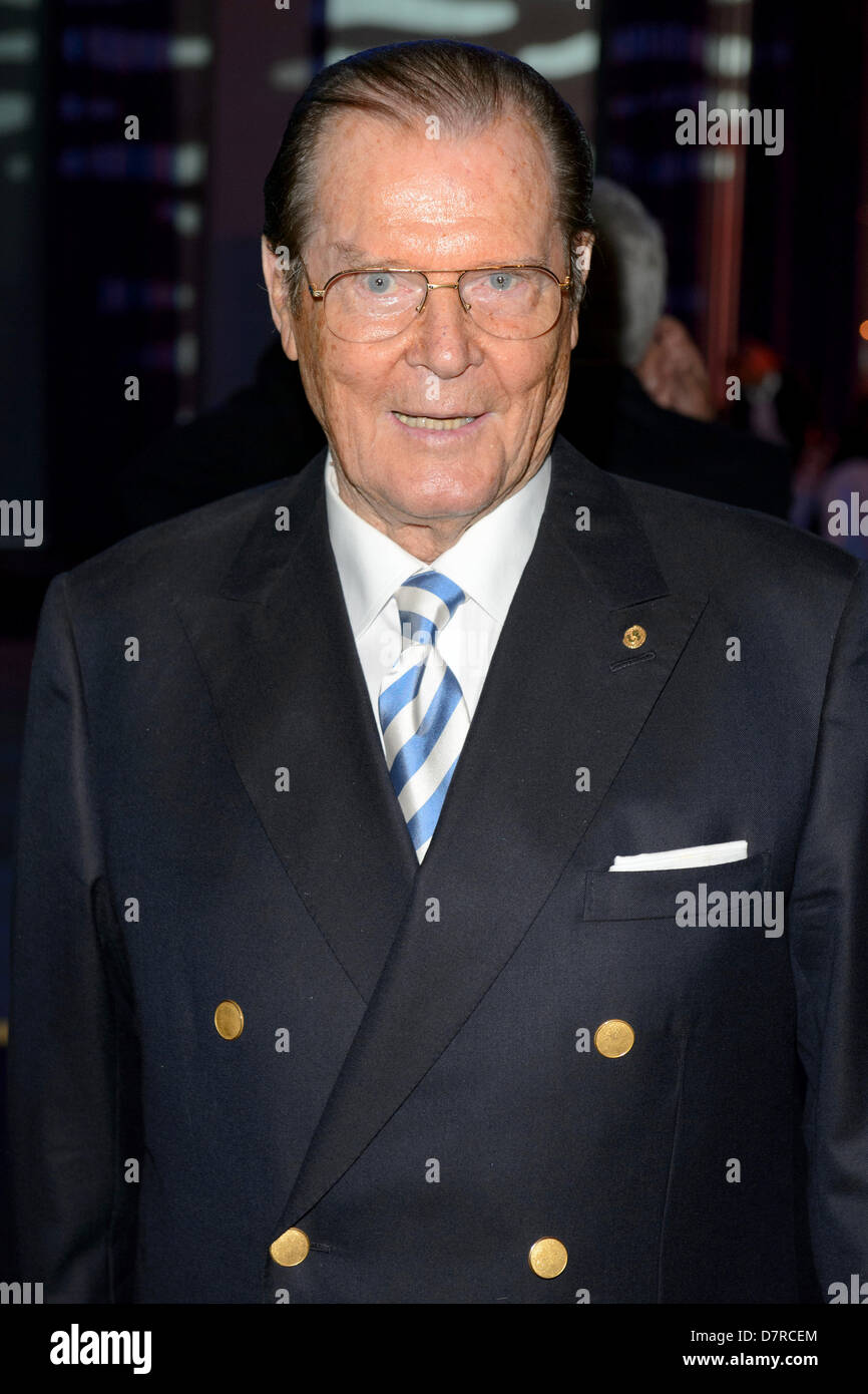 Blankenfelde-Mahlow, Germany. 12th May, 2013. Sir Roger poses on 12 May ...