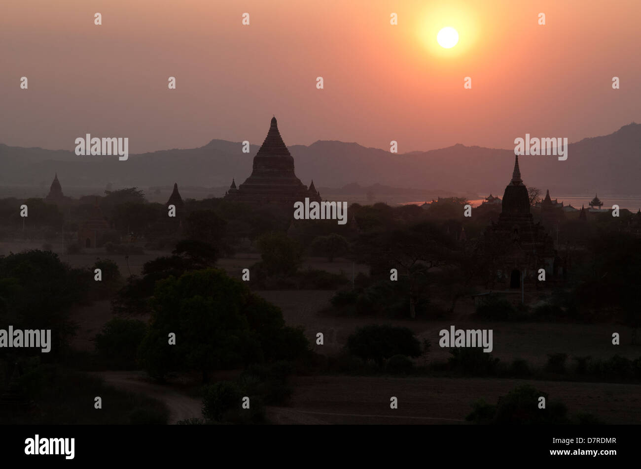 Silhouettes of temples in bagan at sunset hi-res stock photography and ...