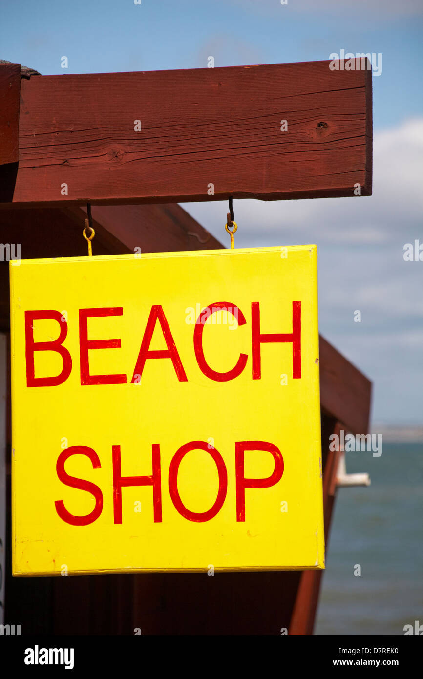 Hanging shop signs uk hi-res stock photography and images - Alamy
