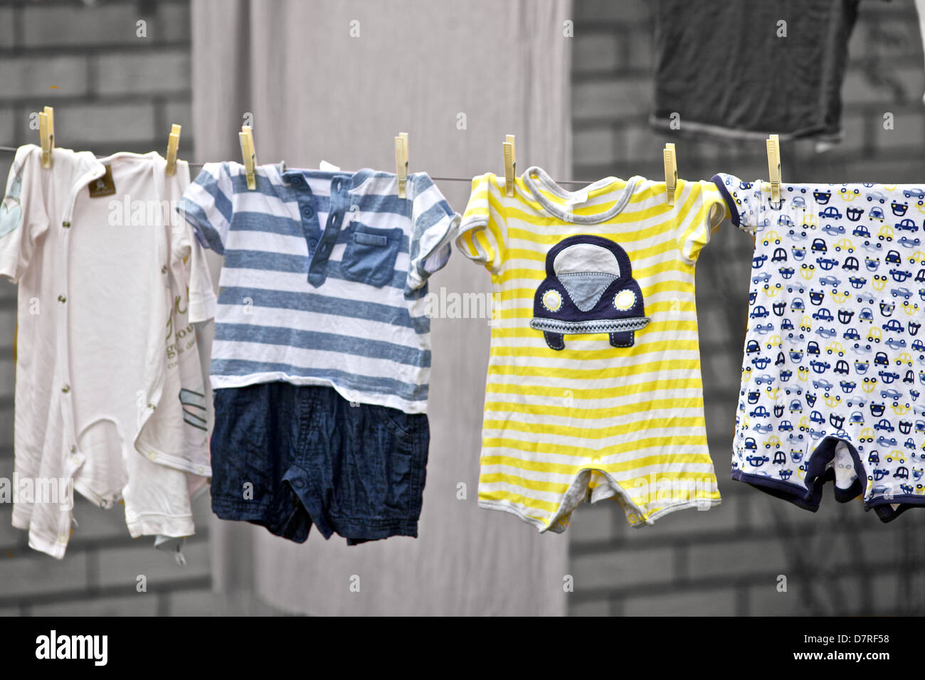 Baby cloths line hi-res stock photography and images - Alamy