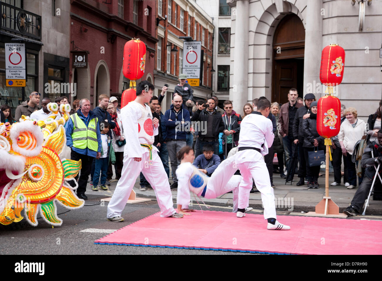 Multicultural London Crowd Stock Photos & Multicultural London Crowd ...
