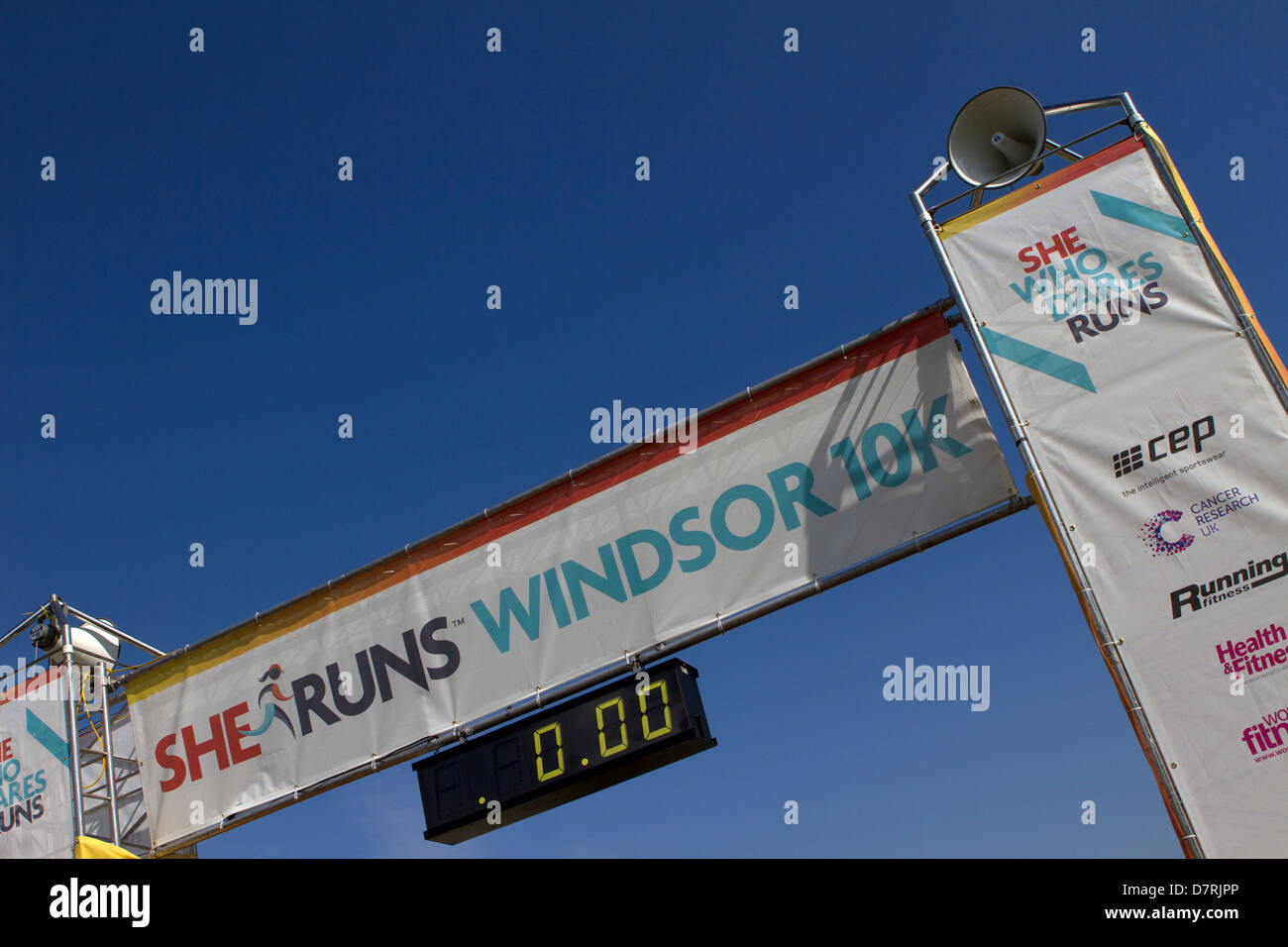 Running race start line hi-res stock photography and images - Alamy