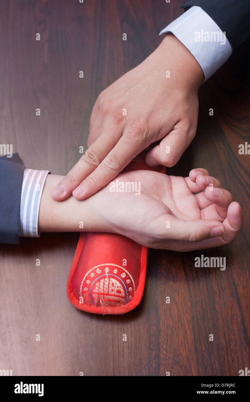 Pulse taking china hi-res stock photography and images - Alamy