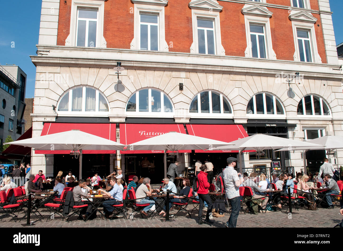 Outdoor cafe hi-res stock photography and images - Alamy