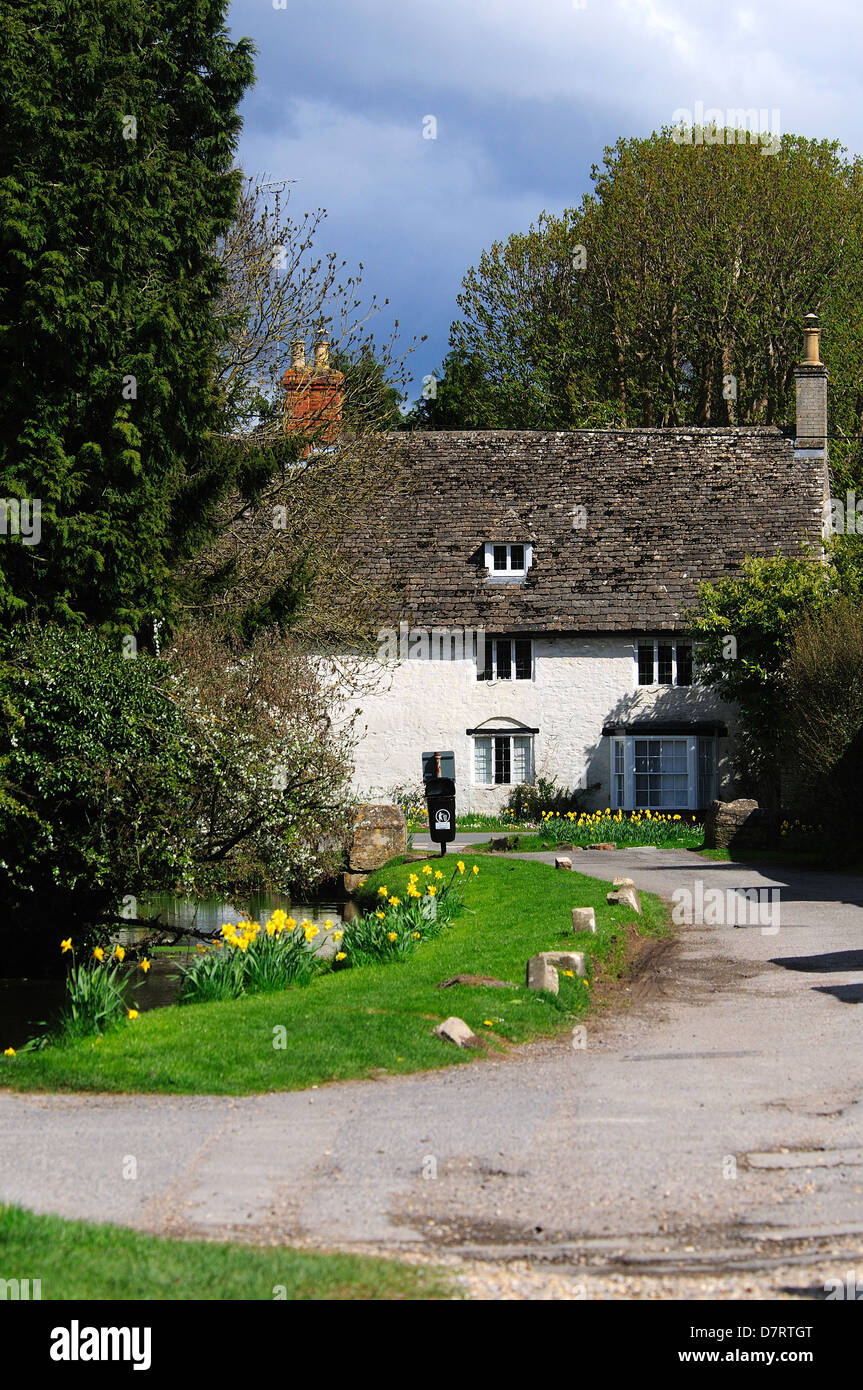 A view of a cottage in Ashton Keynes Cotswolds Stock Photo - Alamy